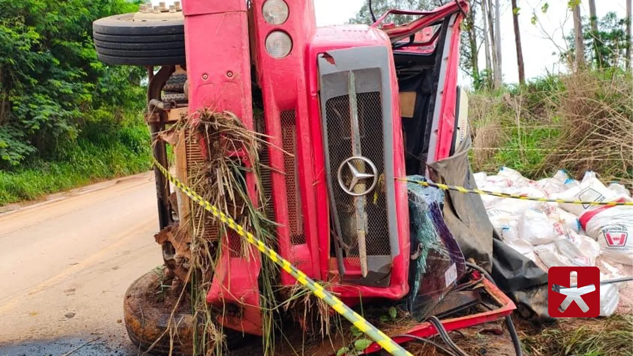 Motorista morre após desviar de árvore que caiu na MG-188, em Coromandel